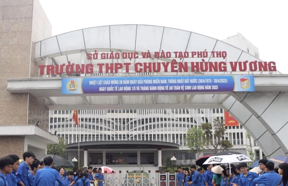 Thí sinh tranh 595 suất vào lớp 10 Trường THPT Chuyên Hùng Vương ở Phú Thọ